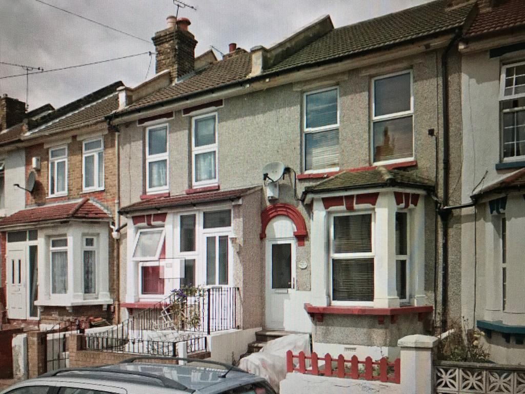 Gordon Road Strood Kent Me2 3hh 3 Bed Terraced House For Sale £250 000