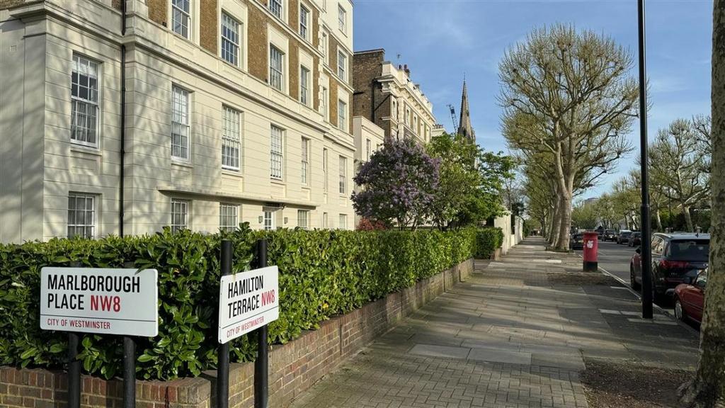 LONDON NW8 2 bed apartment - £2,860 pcm (£660 pw)