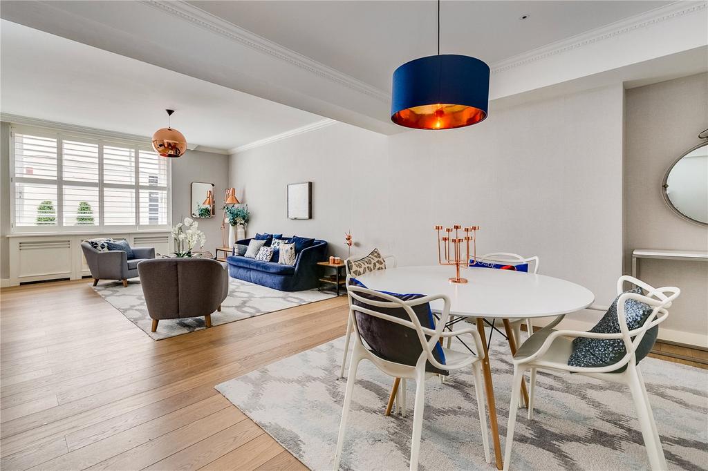 Halkin Place, Belgravia 2 bed flat - £4,300 pcm (£992 pw)
