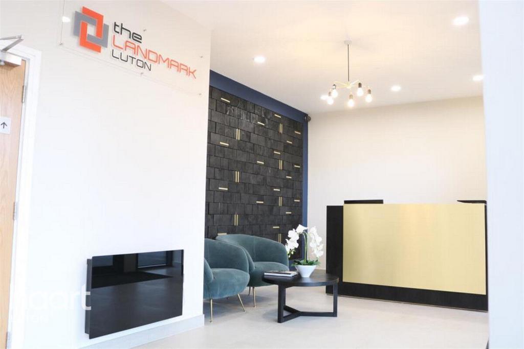 Flowers Way, Luton 1 bed apartment - £800 pcm (£185 pw)
