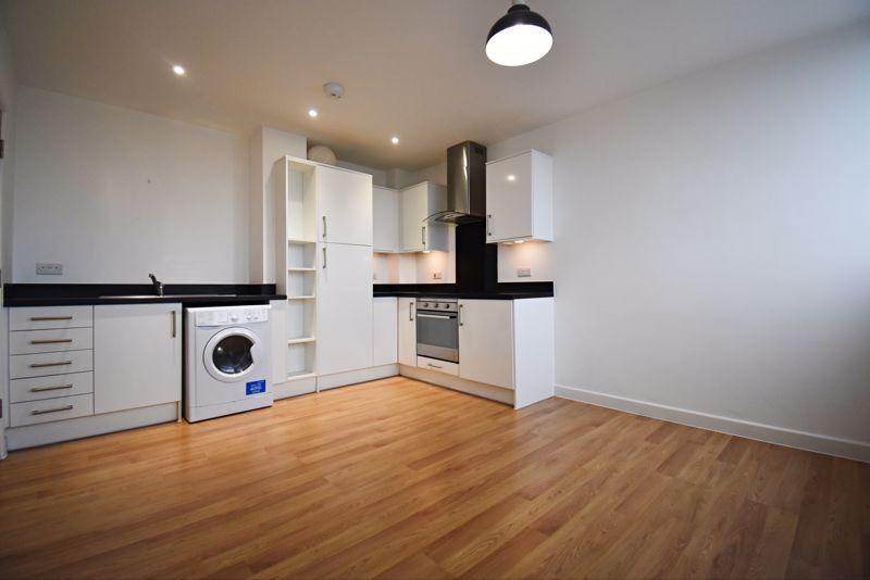 Wella Road, Basingstoke RG22 1 bed apartment - £900 pcm (£208 pw)