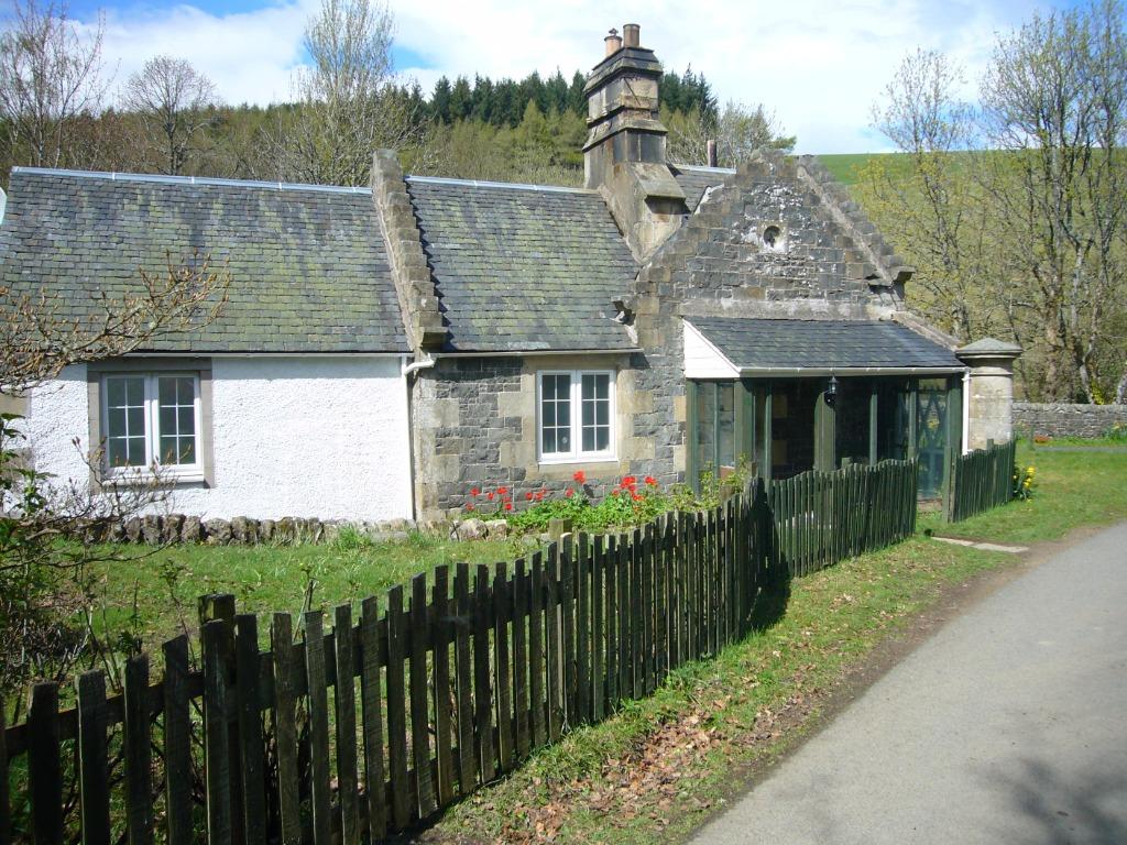Borthwick Hall, Heriot, EH38 5YE 2 bed cottage - £900 pcm (£208 pw)