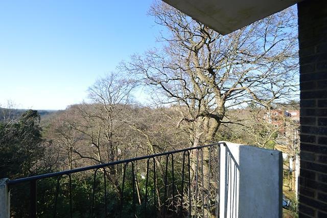 Frith Hill Road, Godalming GU7 2 bed apartment - £1,250 pcm (£288 pw)