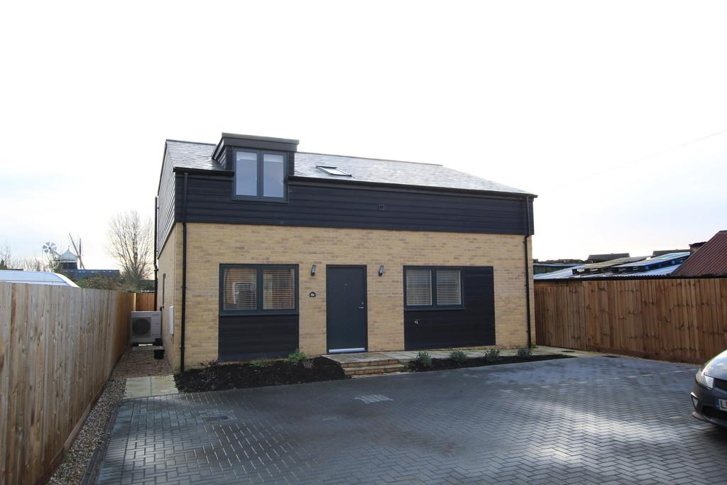 Berrycroft, Willingham, CB24 3 bed detached house - £1,200 pcm (£277 pw)