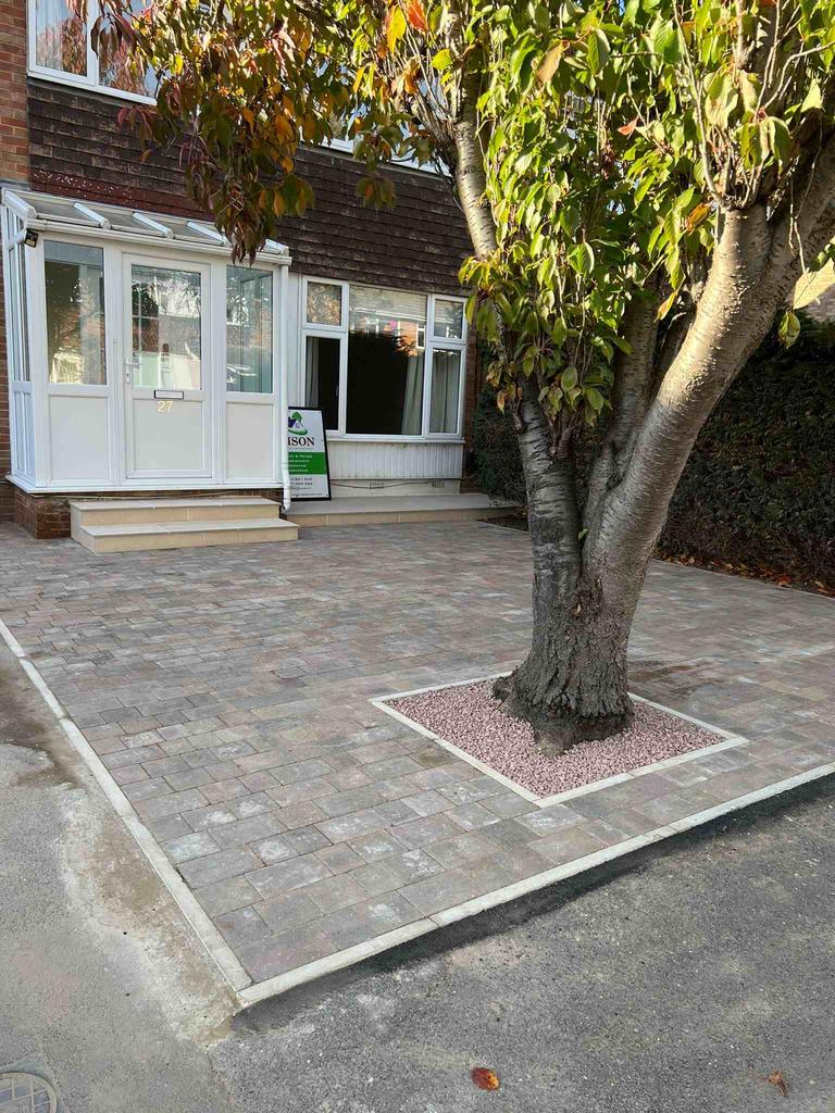 CLEWER PARK, WINDSOR 3 bed house - £2,100 pcm (£485 pw)