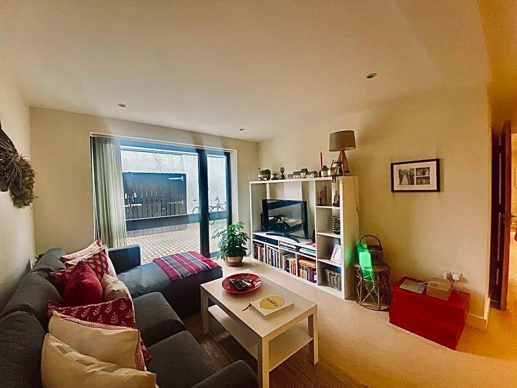 Britannia Place, Henley On Thames, RG9 2 bed apartment - £1,600 pcm (£ ...