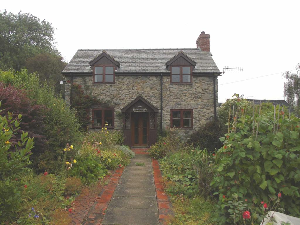 Pontrobert, Meifod, Powys, SY22 3 bed detached house - £325,000