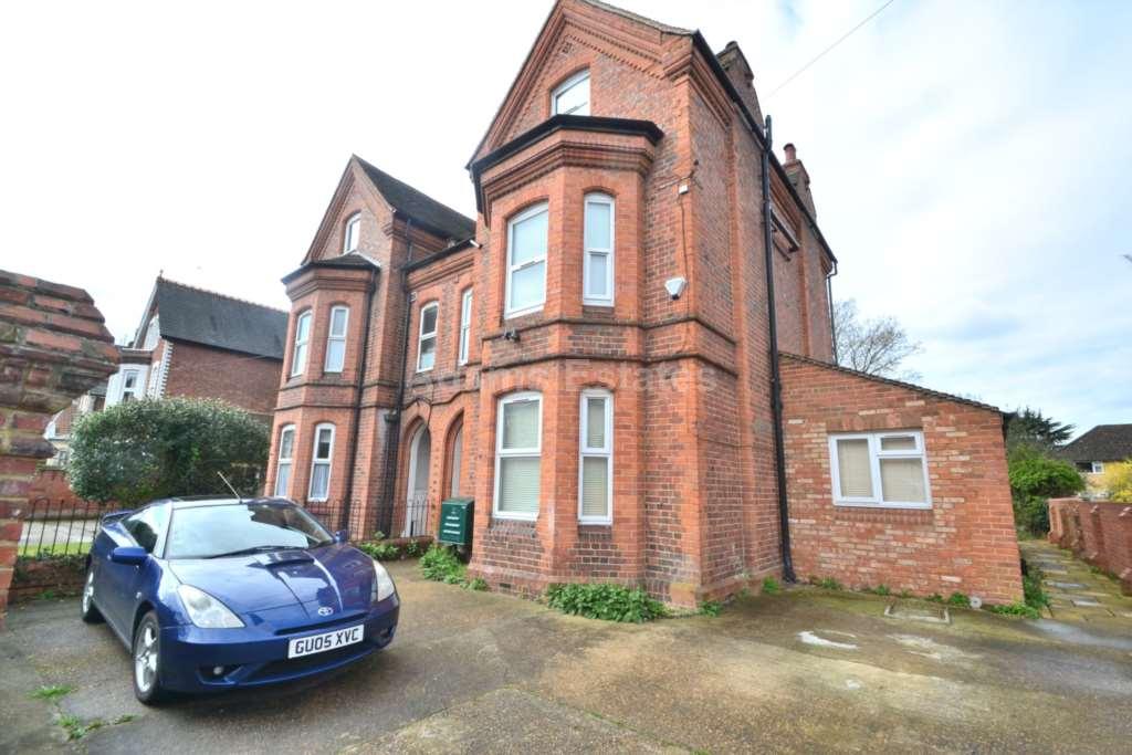 Hamilton Road, Reading 1 bed in a house share - £795 pcm (£183 pw)