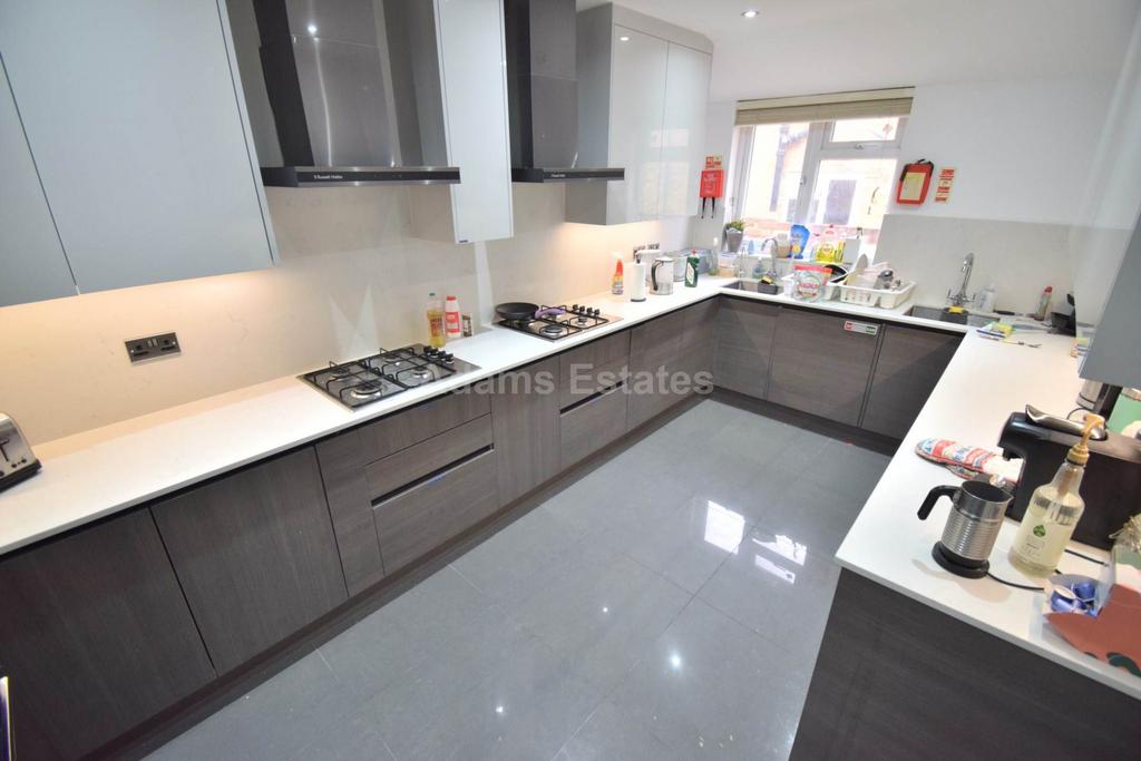 Hamilton Road, Reading 1 bed in a house share - £775 pcm (£179 pw)