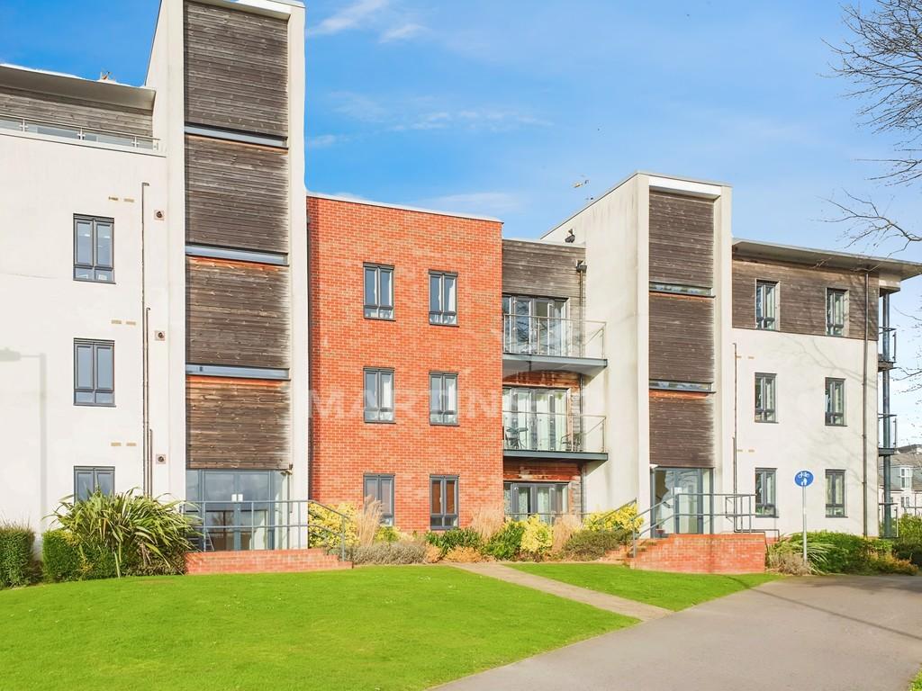 Sinclair Drive, Basingstoke RG21 2 bed apartment - £1,200 pcm (£277 pw)