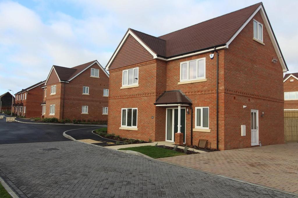 Sulham Hill, Tilehurst, Reading, RG31 5 bed detached house - £700,000