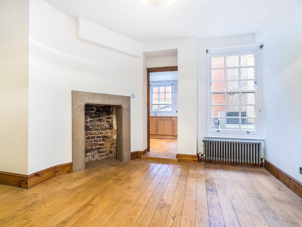 New Row, London, WC2N 1 bed apartment - £2,383 pcm (£550 pw)