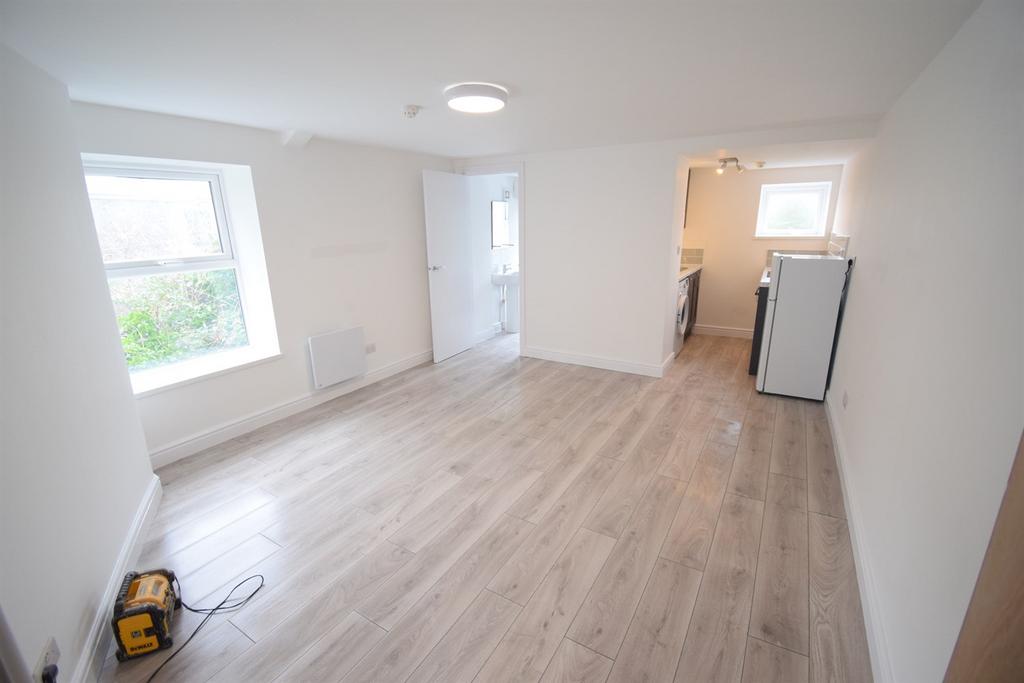 Newport Road, Cardiff 1 bed house - £725 pcm (£167 pw)