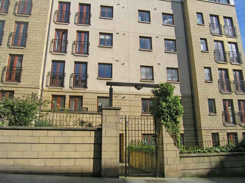 High Riggs, Tollcross, Edinburgh, EH3 3 bed flat - £2,250 pcm (£519 pw)