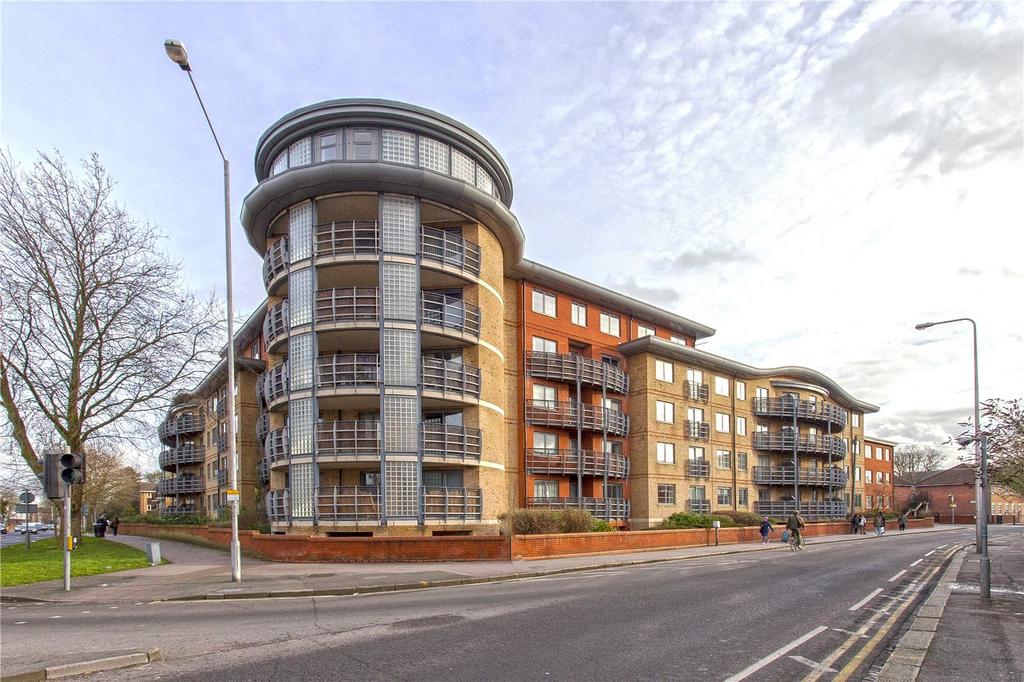 Quadrant Court, Reading RG1 2 bed apartment - £1,400 pcm (£323 pw)