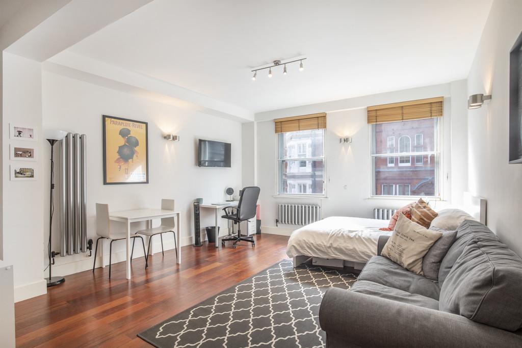 St Martin's Lane, Covent Garden WC2 Studio to rent - £2,275 pcm (£525 pw)