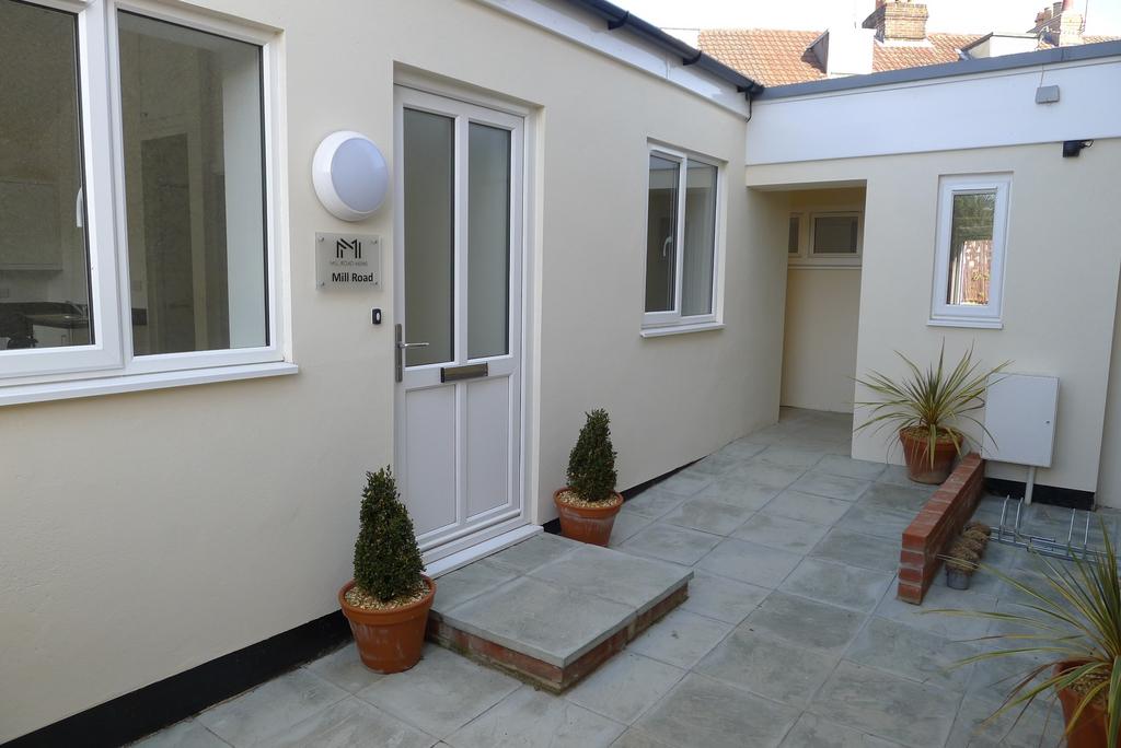 Mill Road Fareham UNFURNISHED 1 bed apartment to rent - £925 pcm (£213 pw)