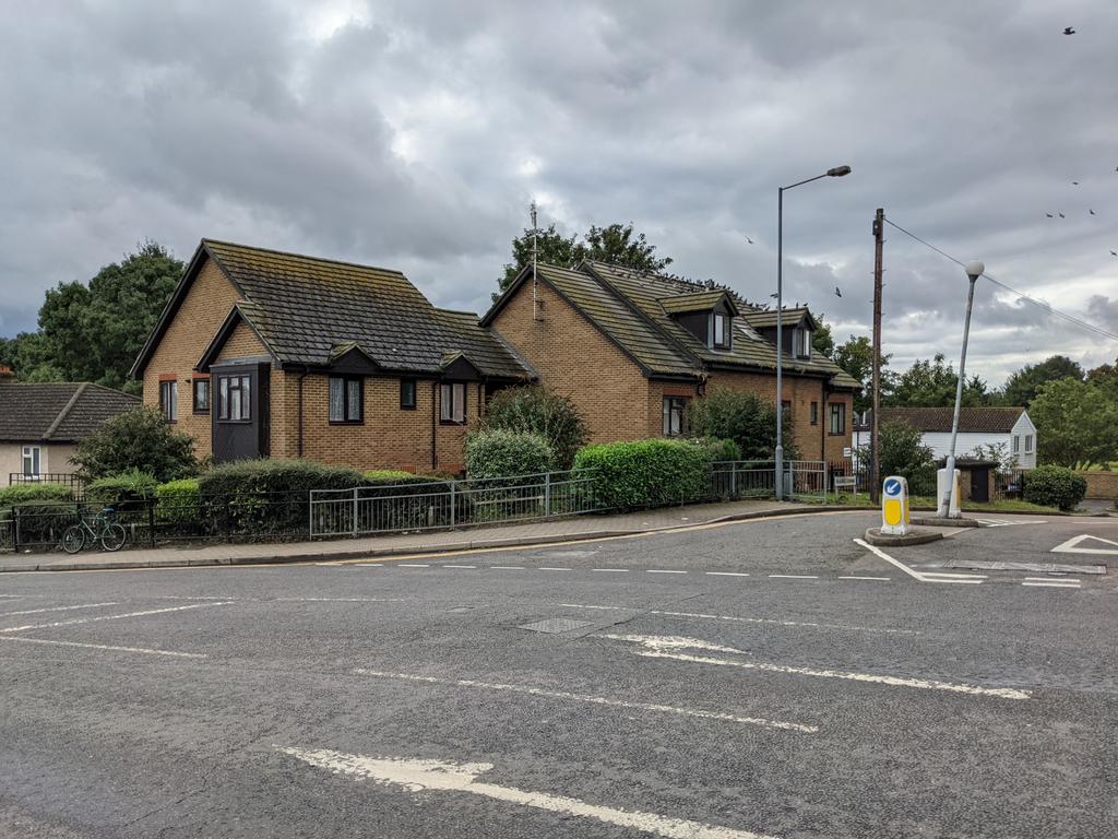 150 Norwood Road Southall UB2 4JS 2 bed flat for sale - £280,000