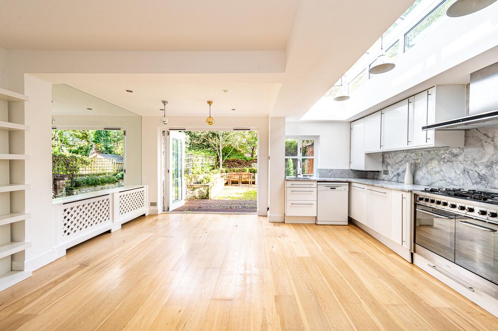 Roderick Road, London, NW3 2 bed apartment - £2,999 pcm (£692 pw)