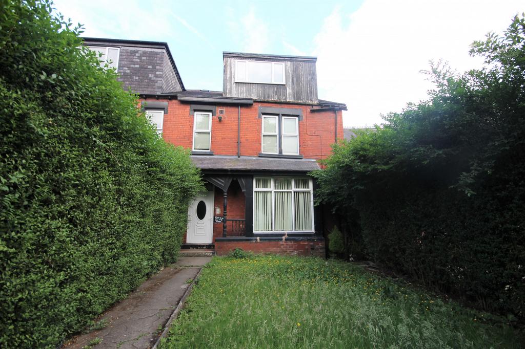 Harehills Avenue, Leeds, LS8 2 bed apartment - £825 pcm (£190 pw)