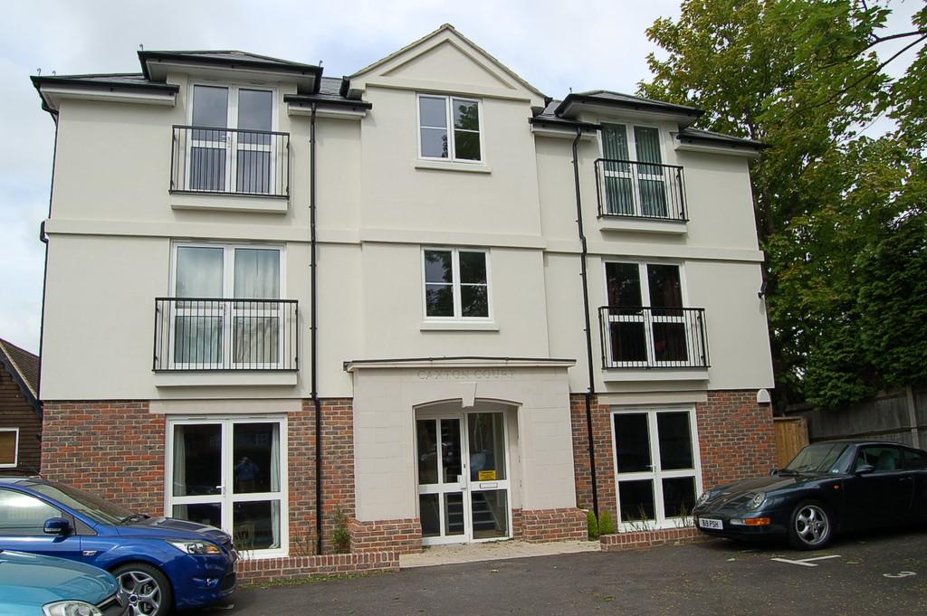 Caxton Court, Grove Road 2 bed flat - £1,300 pcm (£300 pw)