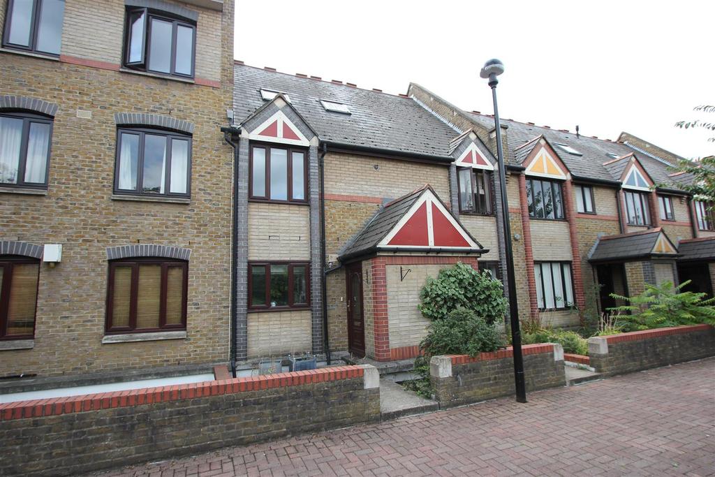 Discovery Walk, Wapping, London 3 bed townhouse - £2,492 pcm (£575 pw)