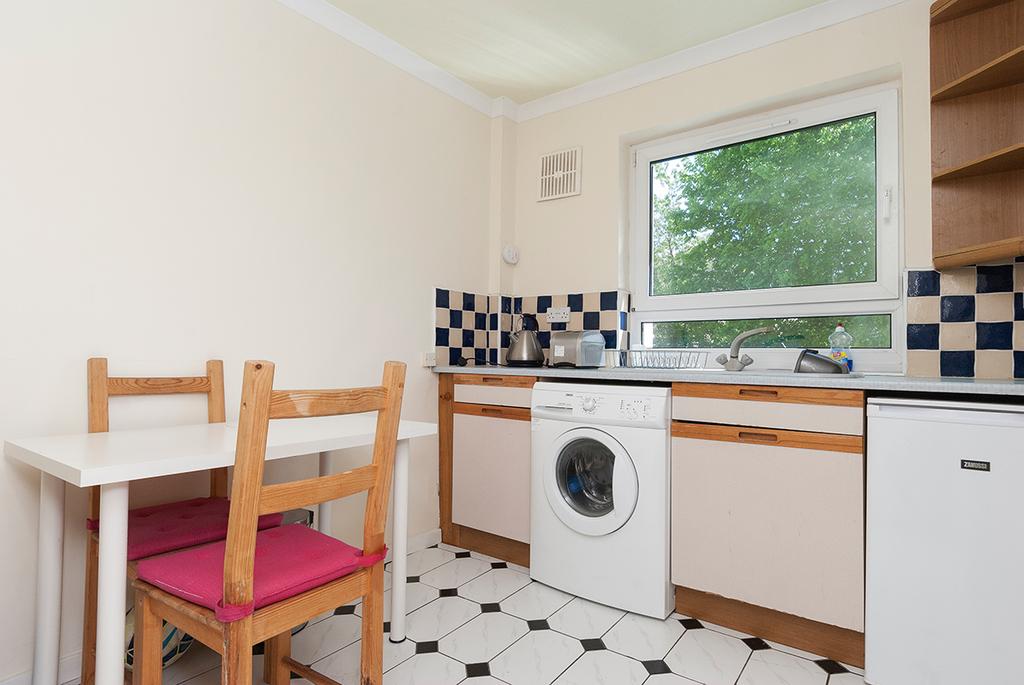 Rankin Drive Edinburgh EH9 3DJ United... 2 bed flat - £750 pcm (£173 pw)