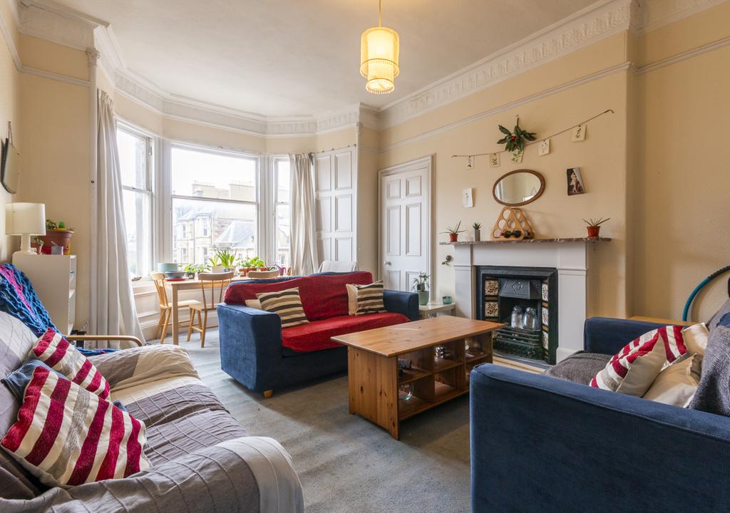 Comiston Road Edinburgh EH10 5QQ... 4 bed flat - £1,850 pcm (£427 pw)
