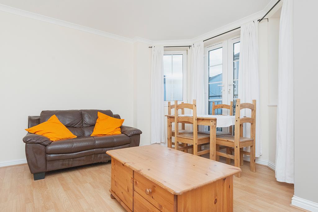 Springfield Street Edinburgh EH6 5DU... 2 bed flat - £925 pcm (£213 pw)
