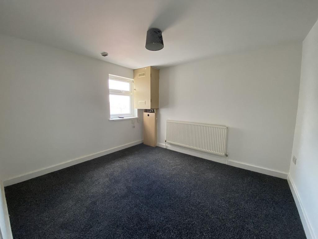 High Road, Ilford, IG3 2 bed flat - £1,200 pcm (£277 pw)
