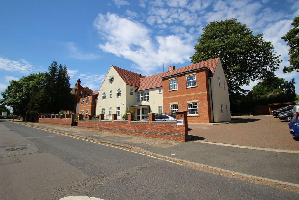 Northampton NN1 2 bed apartment - £1,150 pcm (£265 pw)