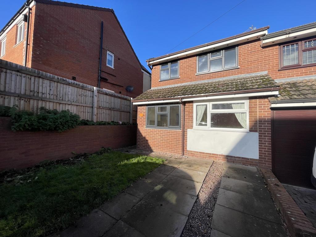 STOURBRIDGE - Fox Covert 3 bed semi-detached house - £1,100 pcm (£254 pw)