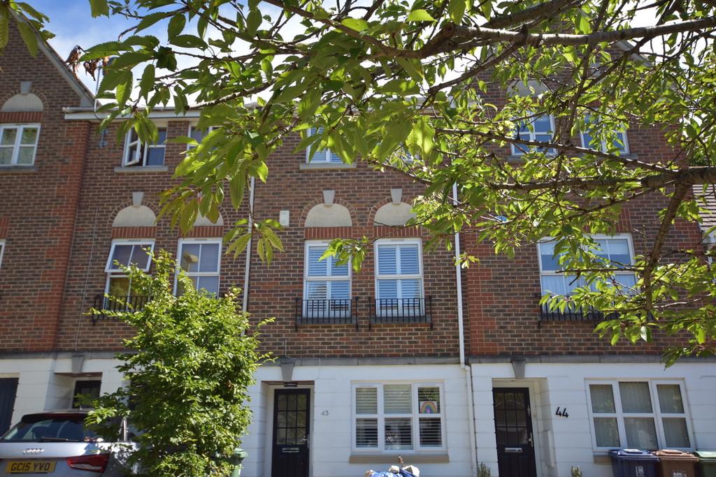 Don Bosco Close, Oxford 3 bed terraced house - £1,575 pcm (£363 pw)