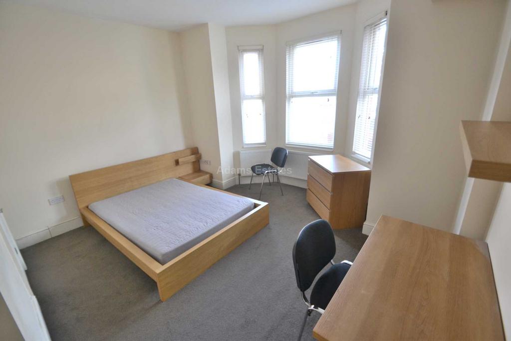 Room 1, Hamilton Road, Reading 1 bed in a house share - £775 pcm (£179 pw)