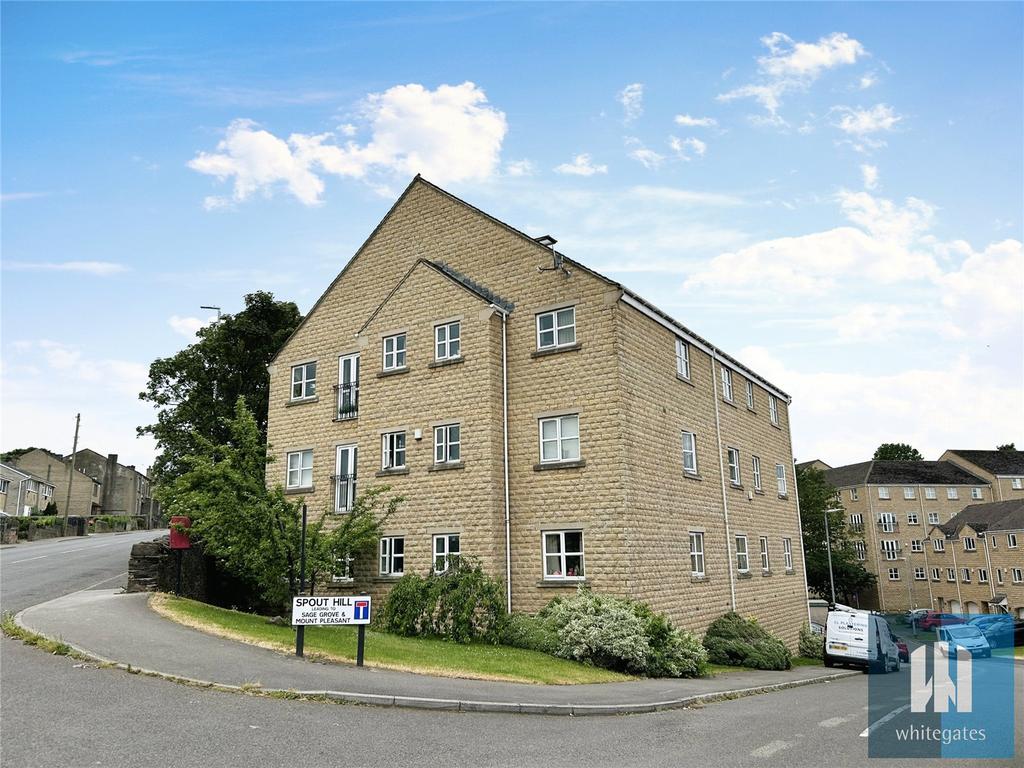 Croft House, Spout Hill, Brighouse... 3 bed penthouse - £800 pcm (£185 pw)