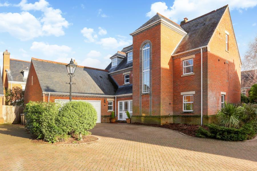 Ridgeway, St Ann's Park, Virginia Water, GU25 4TE 6 bed detached house ...