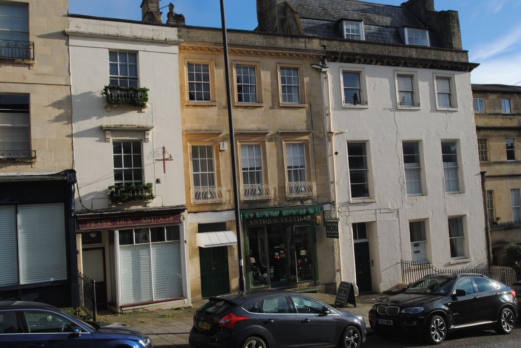 Belvedere, Lower Lansdown, Bath BA15HR 1 bed apartment - £925 pcm (£213 pw)