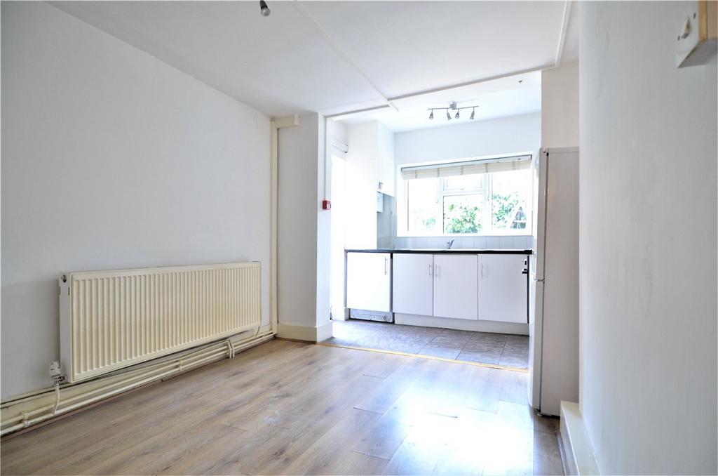 Manor Park Parade, Lee High Road... 1 bed apartment - £1,300 pcm (£300 pw)