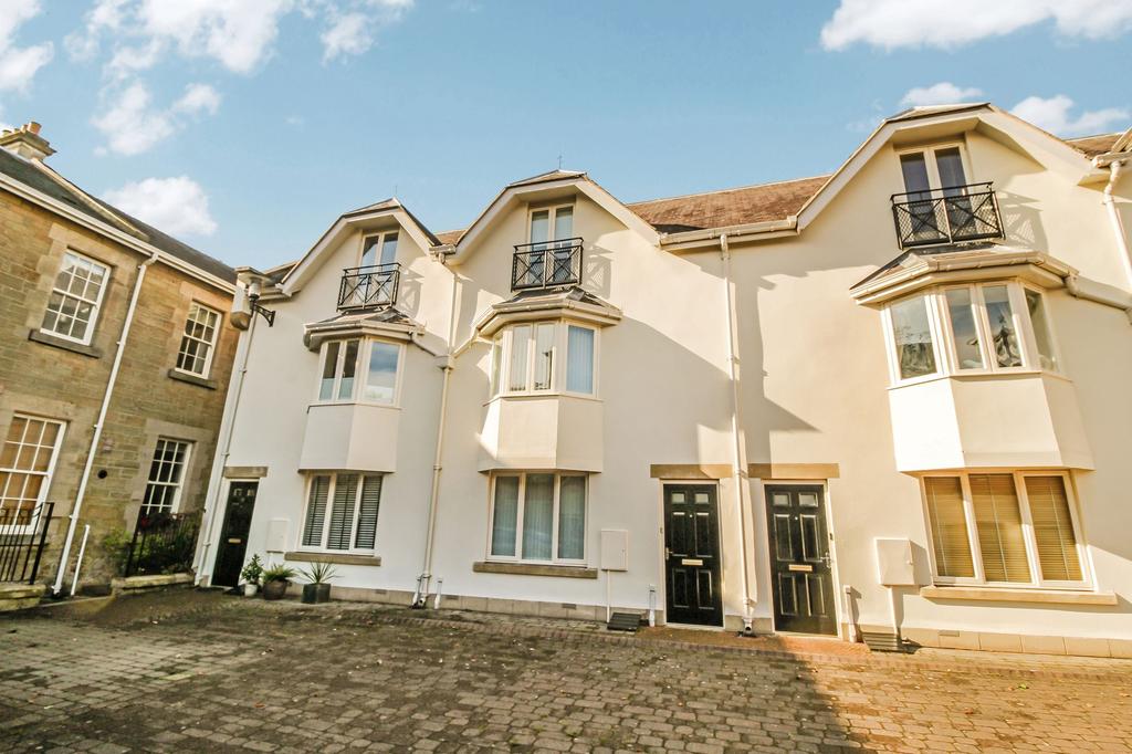 Lanesborough Court, Gosforth... 3 bed townhouse - £265,000