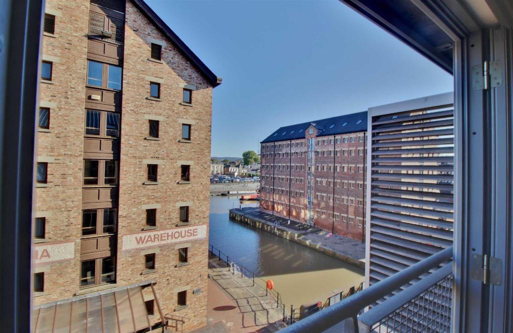 Merchants Quay, Gloucester Docks... 1 bed apartment - £700 pcm (£162 pw)