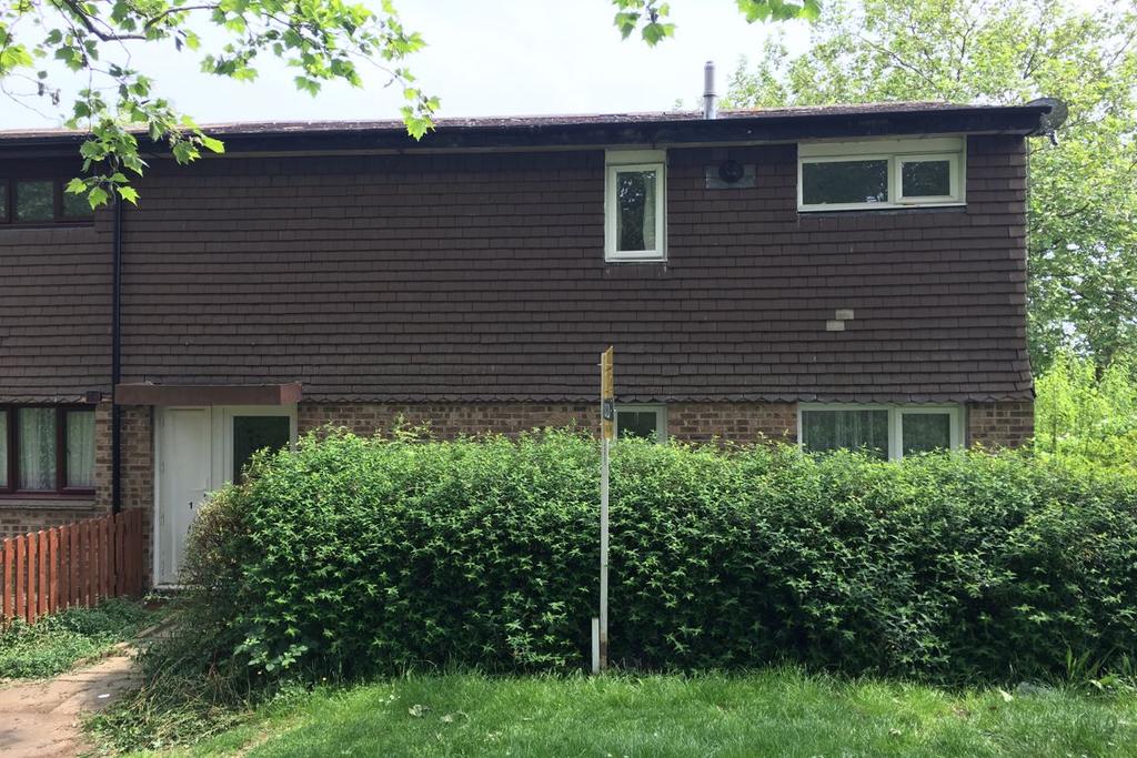Logwell Court, Standens Barn... 3 bed terraced house - £775 pcm (£179 pw)