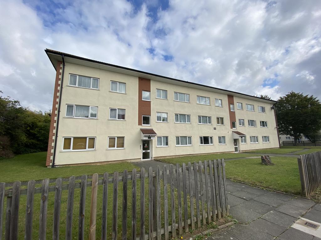 BYRON WAY, NORTHOLT, MIDDLESEX, UB5 6AY 2 bed flat - £269,950