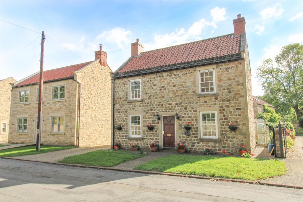 Mickley, Ripon, HG4 3JE 3 bed detached house - £549,950