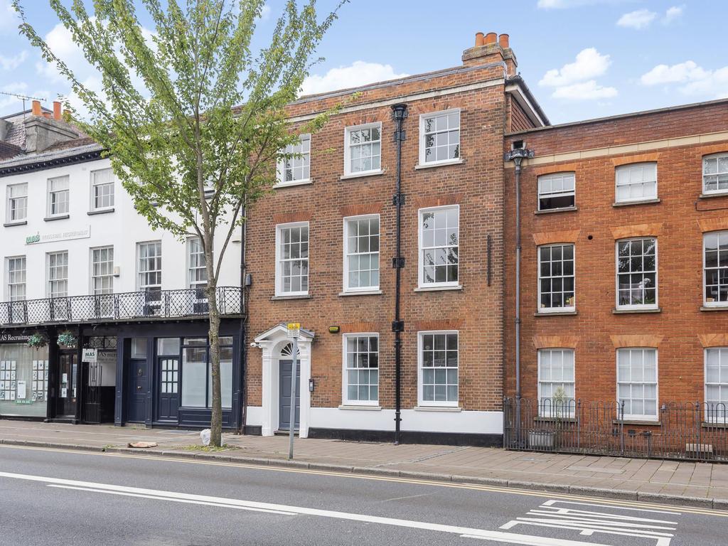 London Street, Reading, RG1 2 bed apartment - £300,000
