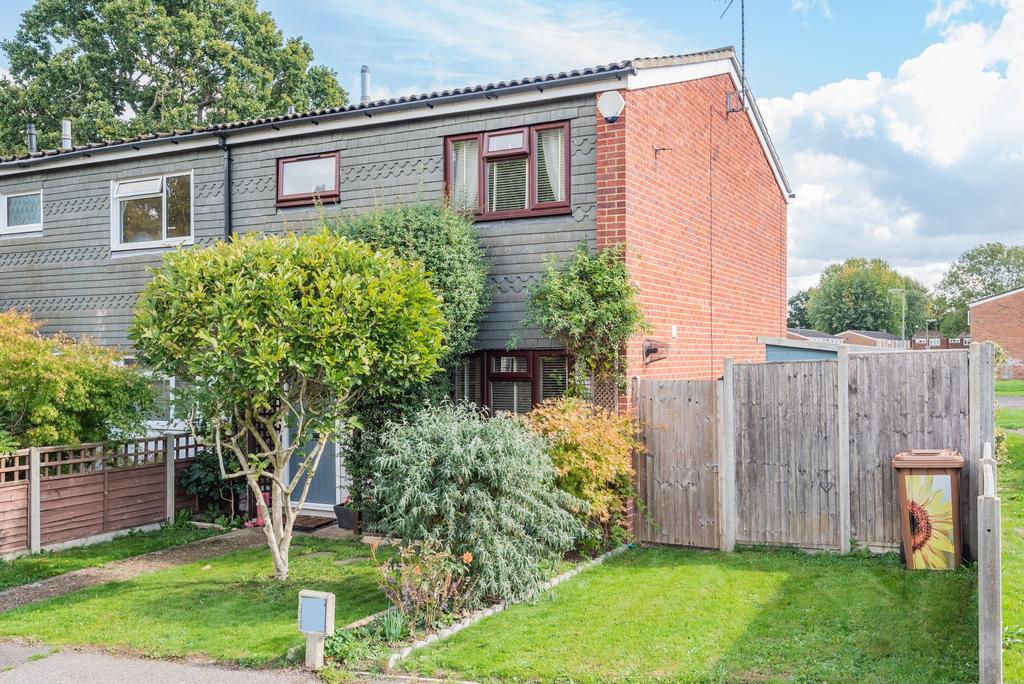 Copse Side, Farncombe, Godalming, GU7 3 bed end of terrace house - £385,000