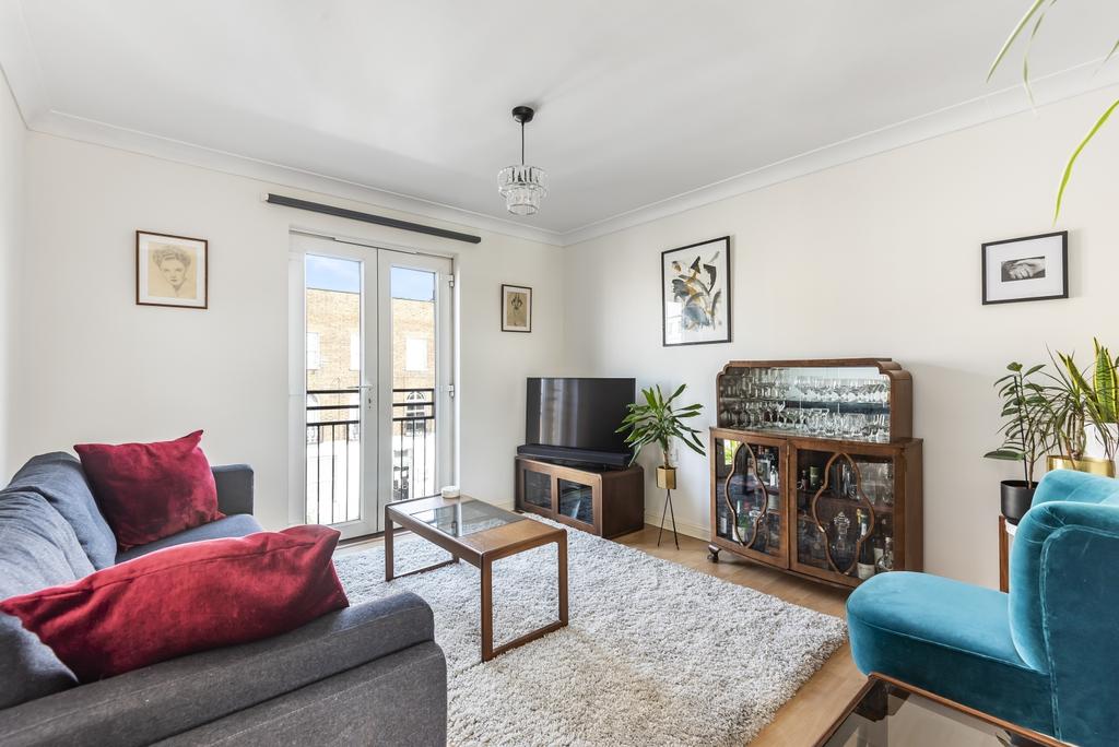 Commercial Way Peckham SE15 2 bed flat - £375,000