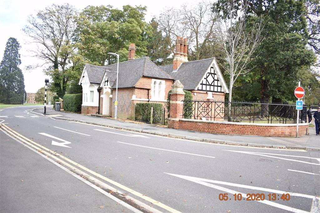 Shinfield Road, Reading 2 bed detached house - £1,195 pcm (£276 pw)