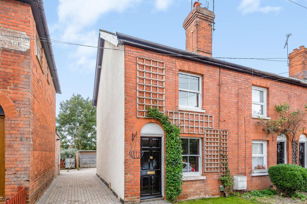 Langborough Road Wokingham Berkshire Rg40 2 Bed End Of Terrace House