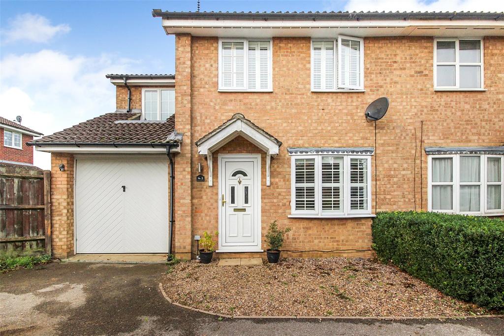 Farm Close, Ampthill, Bedfordshire, MK45 3 bed semi-detached house - £ ...