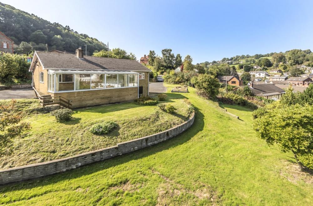 Larkey Lane Knighton LD7 1DN 3 bed detached house - £325,000